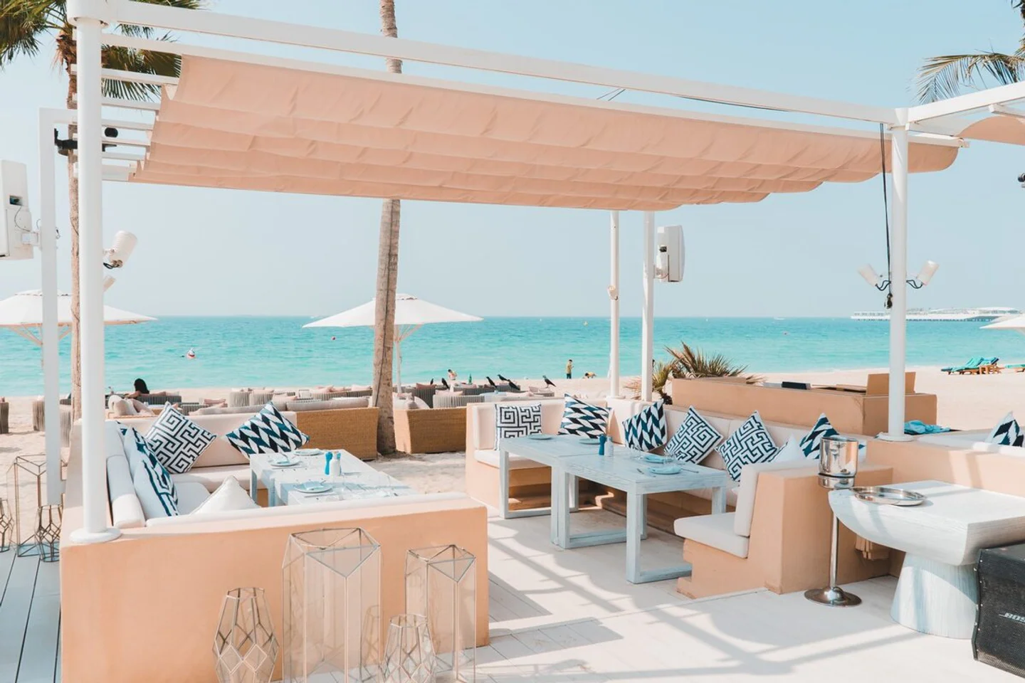 Os TOP 10 Beach Clubs Abertos no Domingo em Dubai